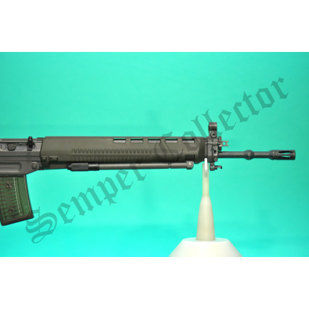 SIG PE 90 semi-auto assault rifle